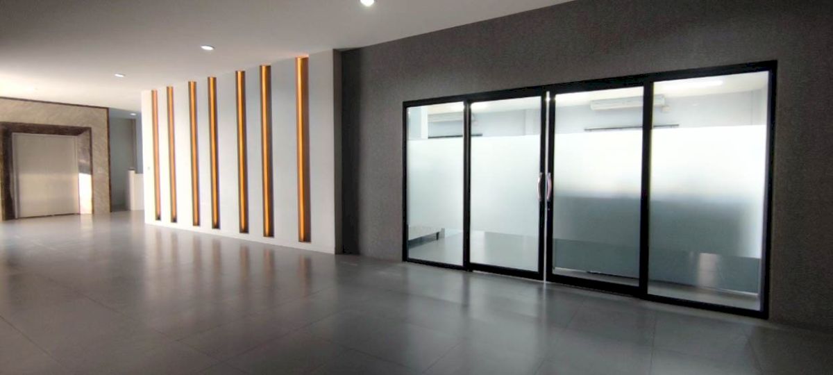 The Box Office - Studio | Movio Town